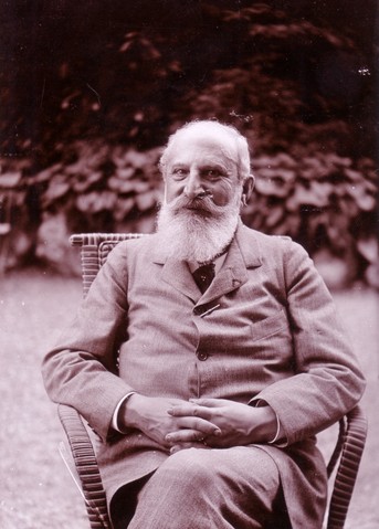 Sa fille aînée épousera un jeune avocat qui deviendra député puis ...